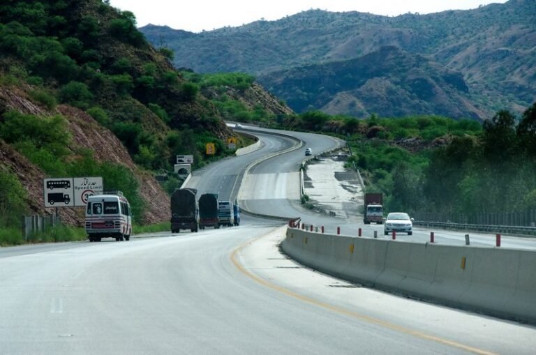 Kallar Kahar Valley: Nature's Hug In The Core Of Pakistan ...